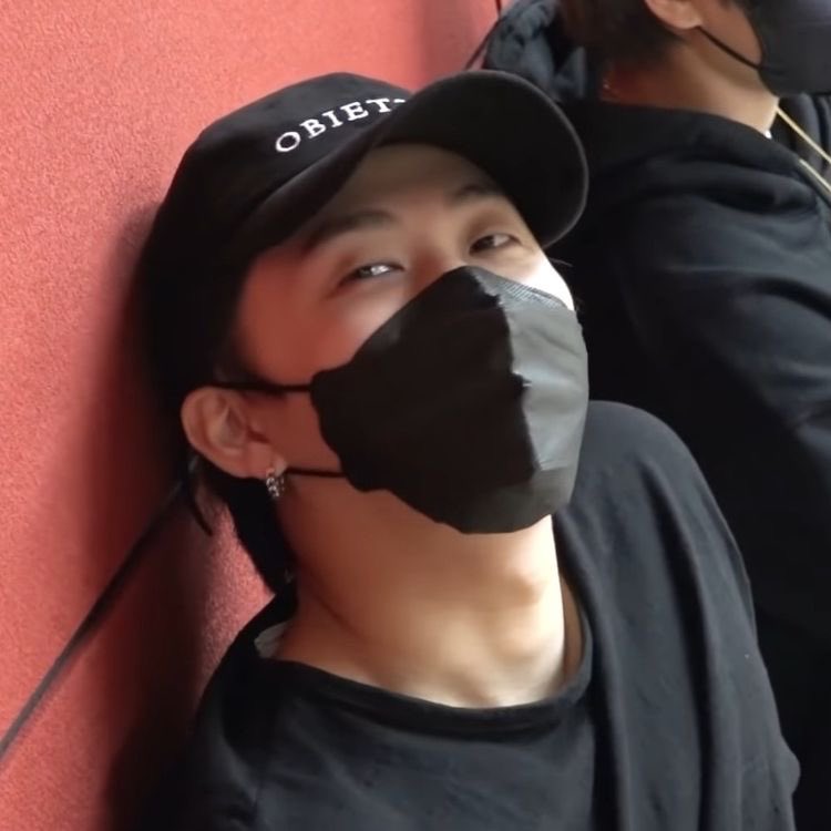 cass 💚 on Twitter: "when you can see changbins smile through his mask"