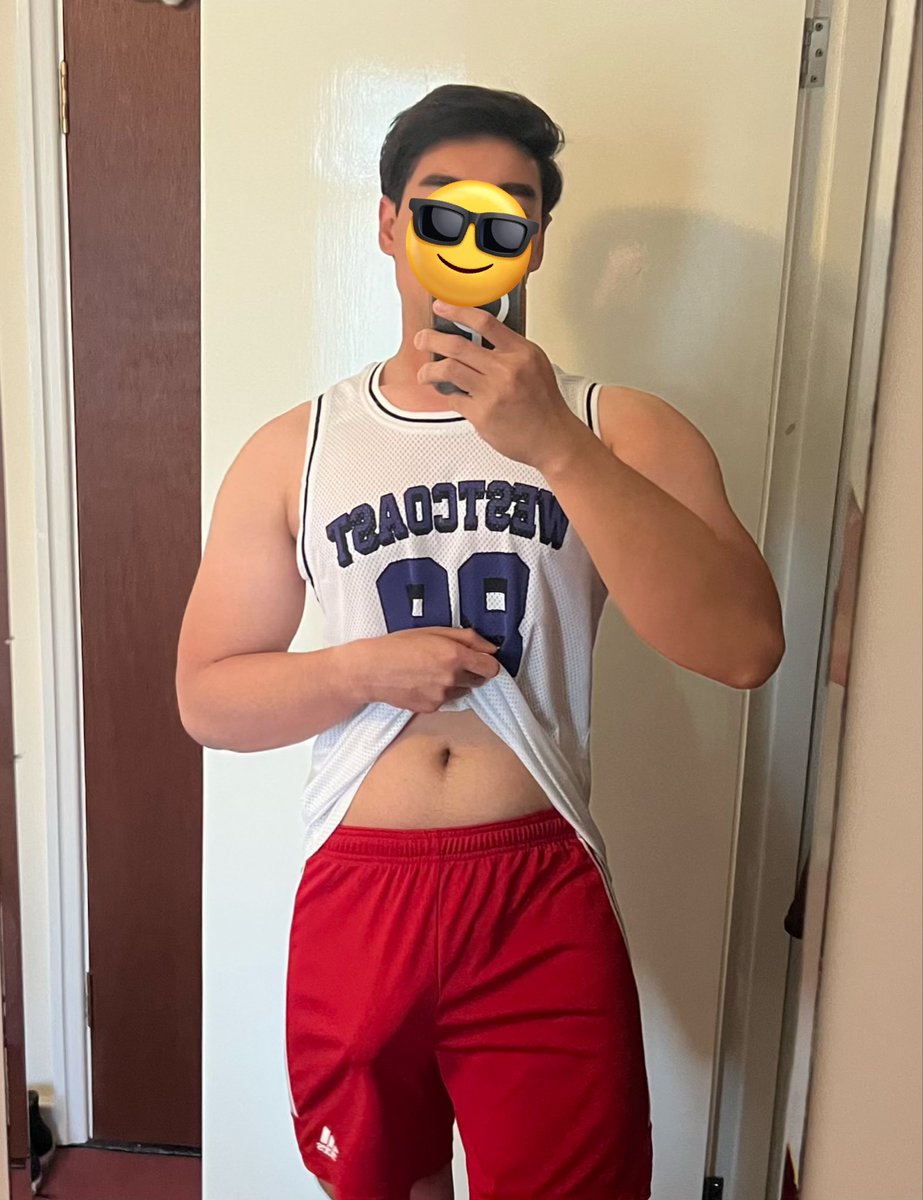 MarcS on Twitter: "Bulging out again 🫣"