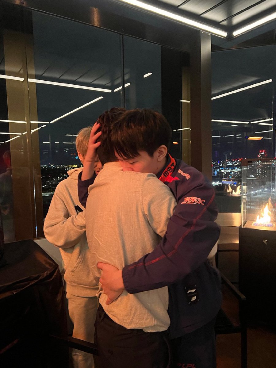 LPL Fanclub on Twitter: "Head Coach Homme also hugged Missing: "I will teach you everything I've ...