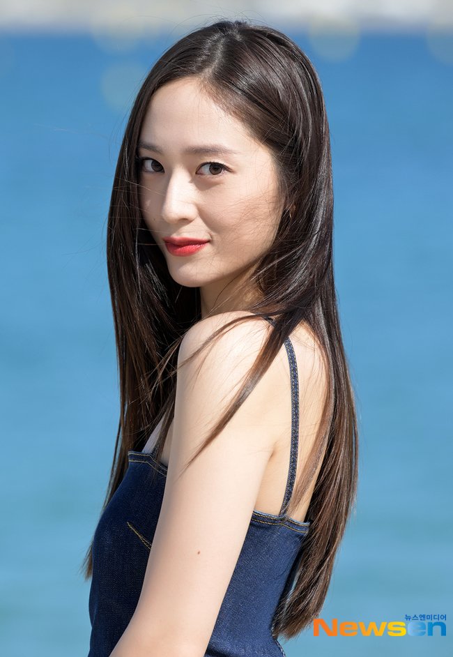 ㅈㅅㅈ on Twitter: "KRYSTAL JUNG 😭😭😭 #KRYSTALatCannes"