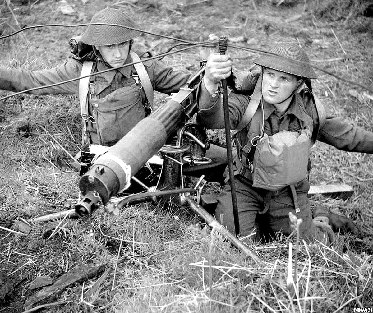 RG Poulussen on Twitter: "#OTD in 1942, Scotland. Norwegian troops manning a Vickers machine-gun ...
