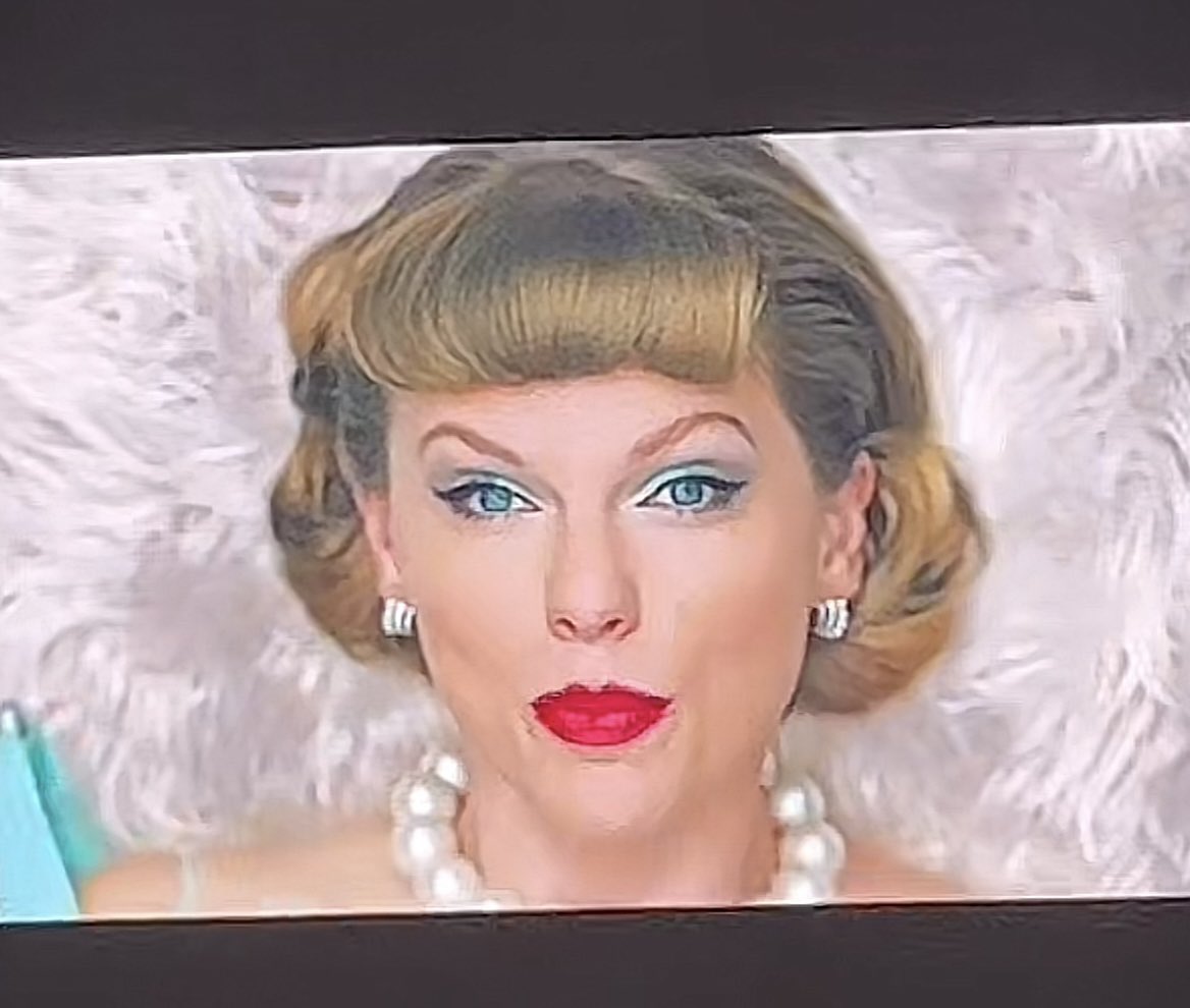 Taylor Swift: Eras Tour on Twitter: "📸 Some visuals from the Karma MV that premieres tonight ...