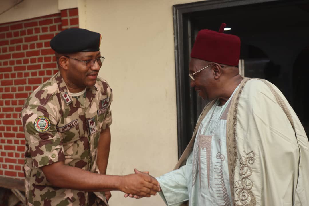 Nigerian Army On Twitter Goc Pays Homage To Shehu Of Borno Seeks