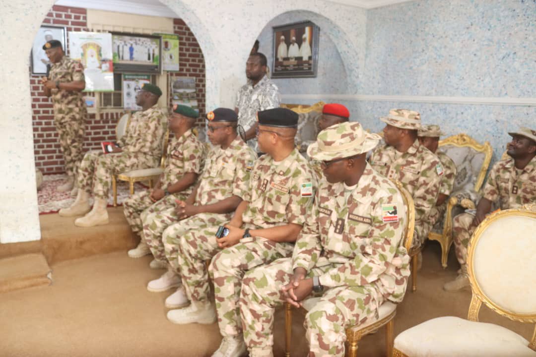 Nigerian Army On Twitter Goc Pays Homage To Shehu Of Borno Seeks