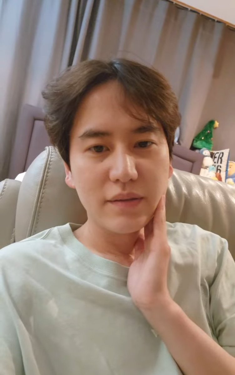 𝖈𝖐𝖍88 ️ ️ ️ on Twitter: "Kyuhyun bareface and his forehead so asfghkl 😭🤧🥲"