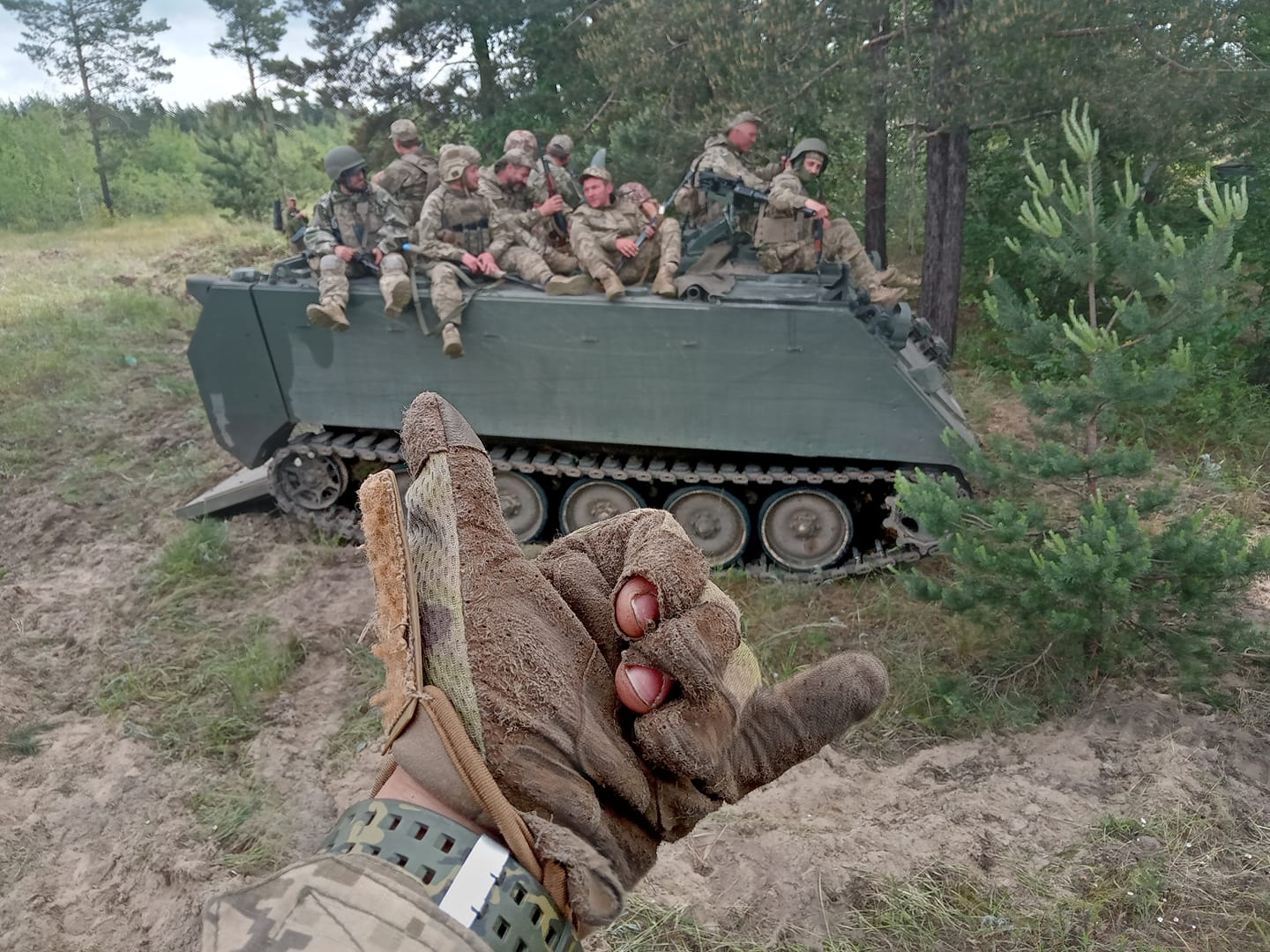 MilitaryLand.net on Twitter: "📷Soldiers of M113 armored personnel carriers of Ukrainian 32nd ...