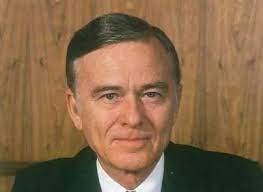 The best book Warren Buffett has ever read? The Outsiders. Here's ...