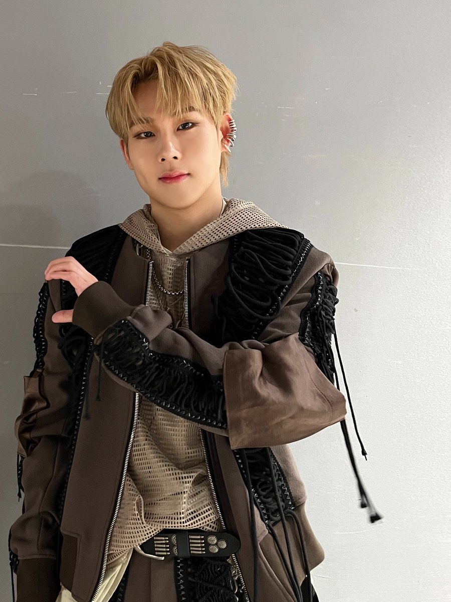 몬스타엑스_MONSTA X on Twitter: "📸 230527 #몬스타엑스 #주헌 JTBC #K909 완료 그 시절 주허니가 떠오르는 HYPE ENERGY 무대부터⚡ ...