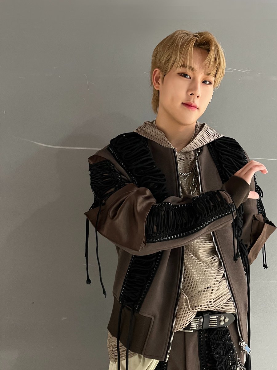 몬스타엑스_MONSTA X on Twitter: "📸 230527 #몬스타엑스 #주헌 JTBC #K909 완료 그 시절 주허니가 떠오르는 HYPE ENERGY 무대부터⚡ ...