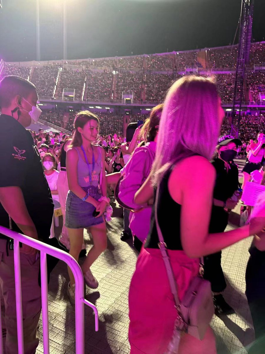 Freen | Becky ™ on Twitter: "📸 | Freen and Becky at Blackpink's concert #beckysangels # ...