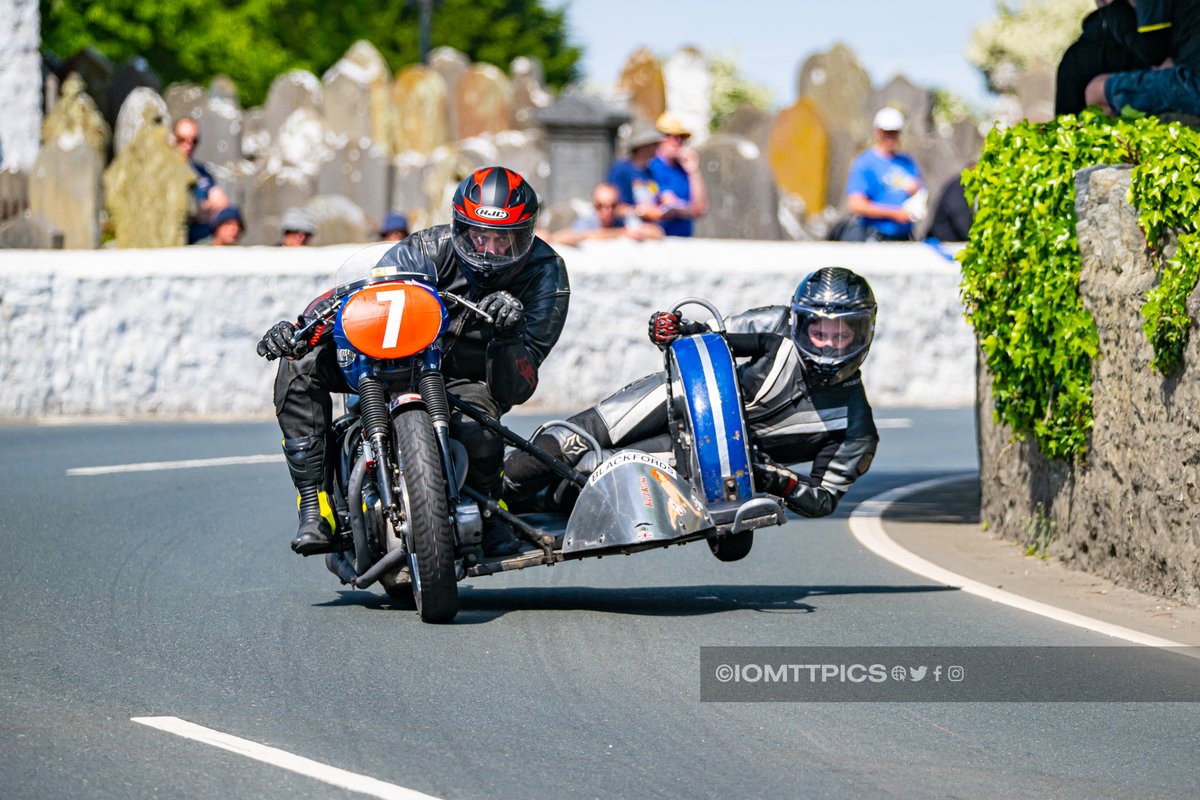 iomTTpics on Twitter: "There's sidecar racing and then there's classic sidecar racing 😮 # ...
