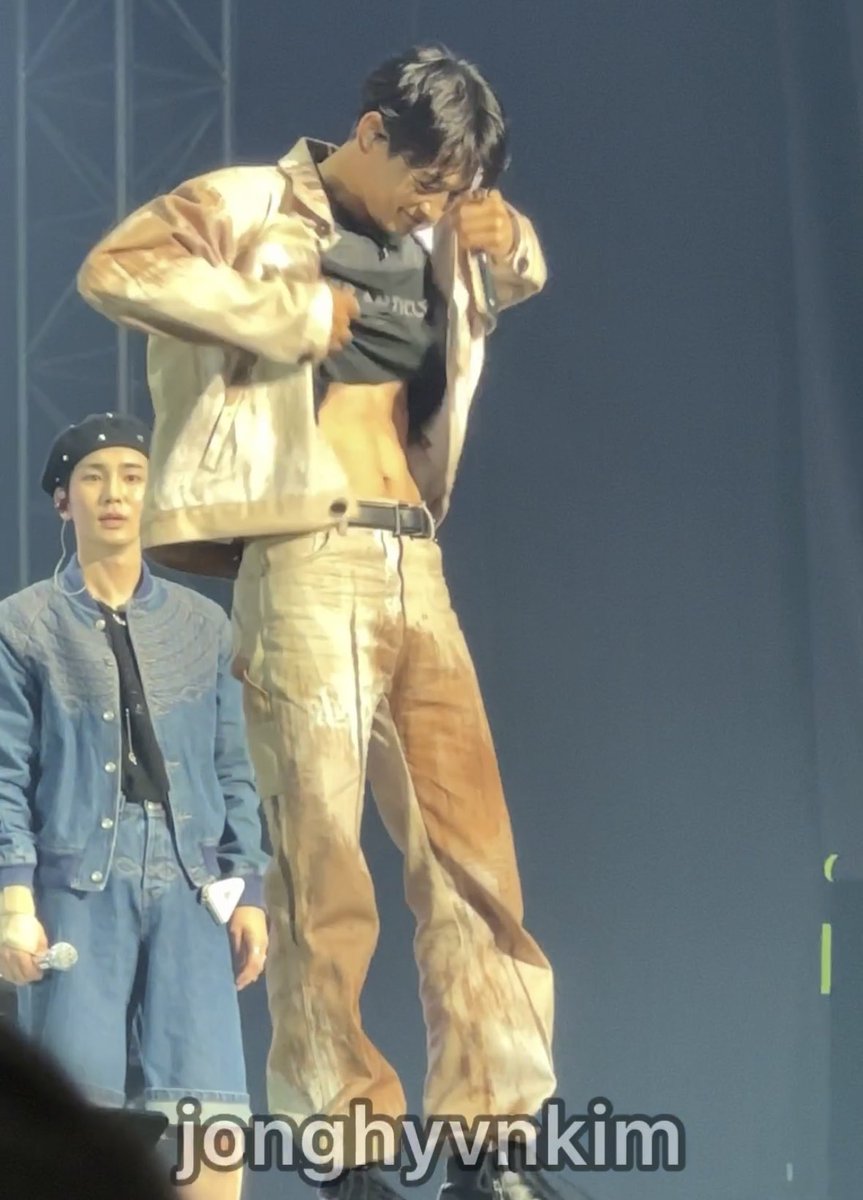 짝꿍 니니 💎 SHINee MONTH!! on Twitter: "Key was as shocked as we were 😭😭 but the way he turned ...