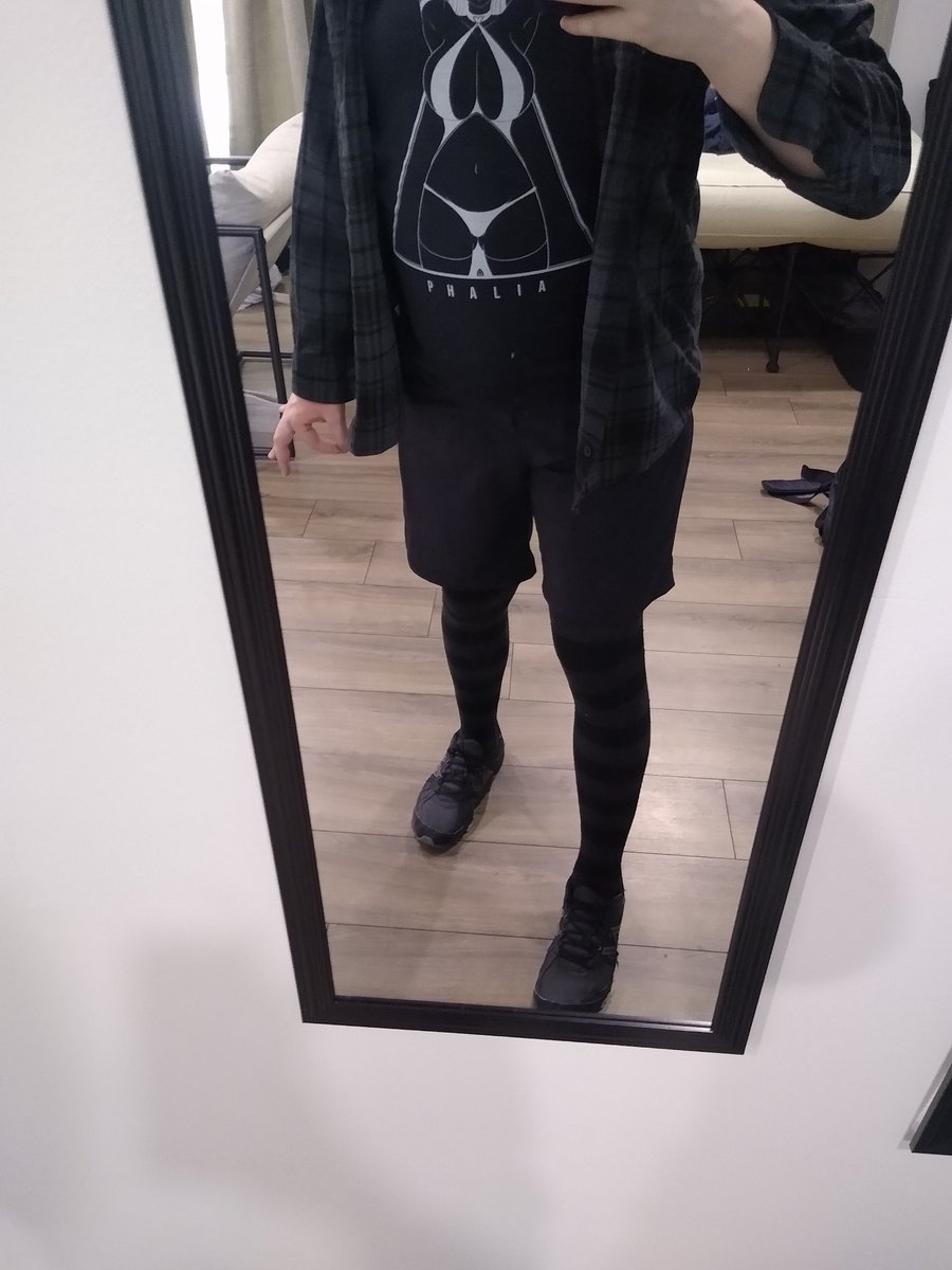 OblivionFall 🔜 Momocon 2023 on Twitter: "Today's drip for Momocon 👀👀👀"