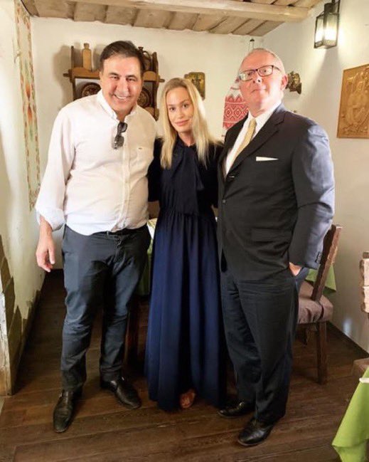 Thread by amuse: WHO IS CHRISTINA PUSHAW🧵: You may have heard ab ...