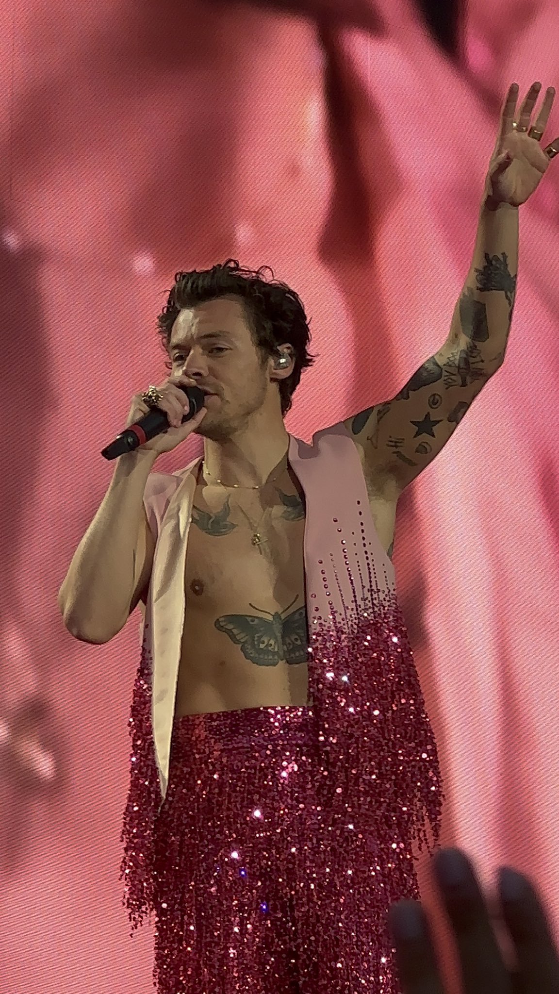 HL Daily On Tour on Twitter: "Harry Styles, live from BT Murrayfield Stadium. # ...