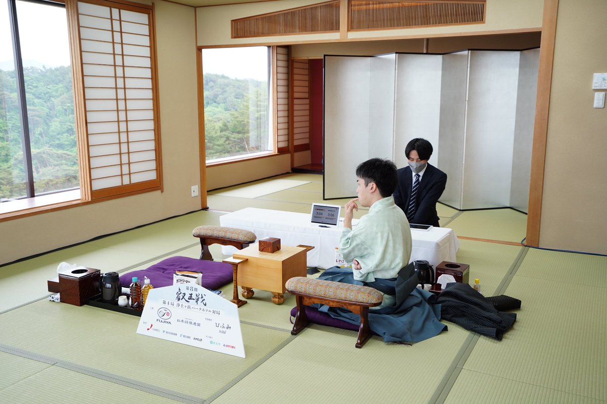 中日新聞 東京新聞 将棋【公式】 On Twitter 千日手指し直し局、開始時の写真(日本将棋連盟提供)です 藤井聡太叡王 菅井竜也八段