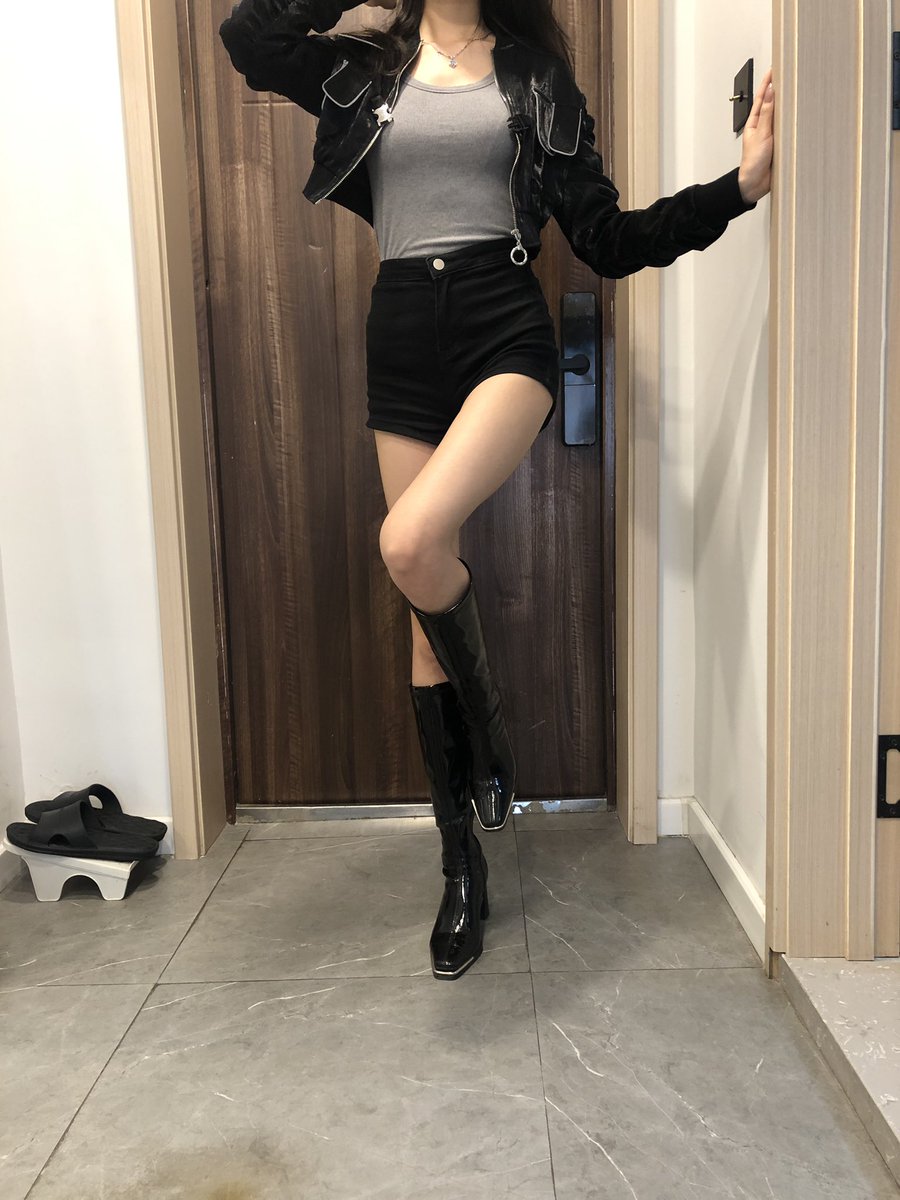 本足摄影 on Twitter: "虽迟但到 正式版59期 神级长腿 职业 模特 身高 172cm 体重44kg 脚码38 主题 裸足 长靴 内容 62张照片 10分钟视频 第一次拍到屏幕都装 ...