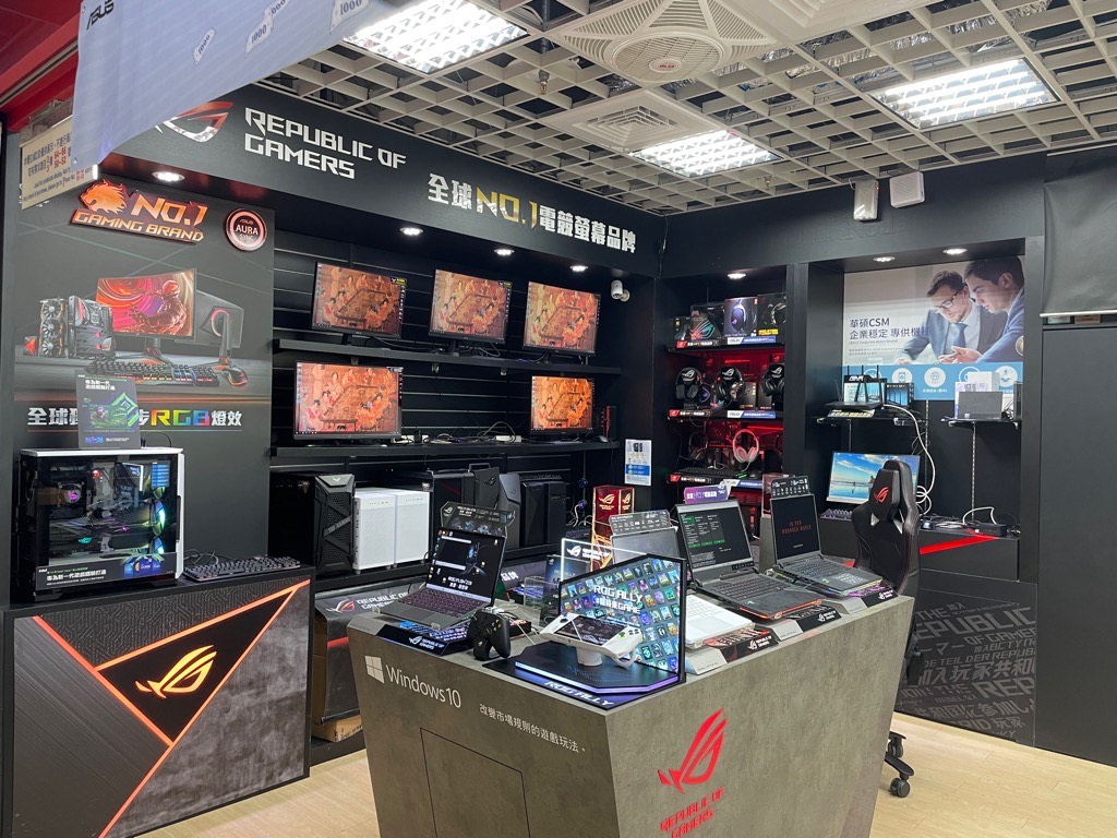 エルミタージュ秋葉原編集部 on Twitter: "【COMPUTEX取材班C】ASUS 「ROG ALLY」の実機デモが行われてたので、実際に触れてみました。見た目より軽く操作感もスムーズ ...