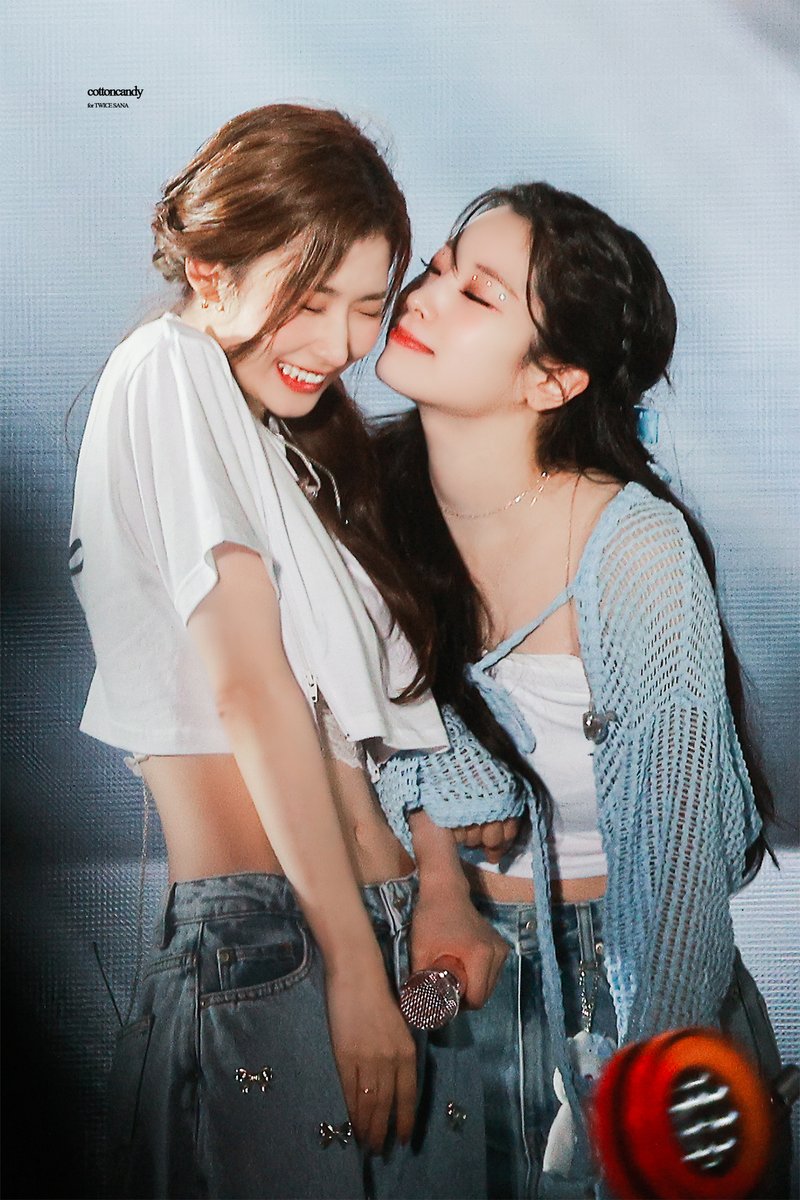 TWICE Indonesia on Twitter: "RT @sanacottoncandy: 230520 🤍💜 #트와이스 #TWICE #사나 #SANA #다현 #DAHYUN ...