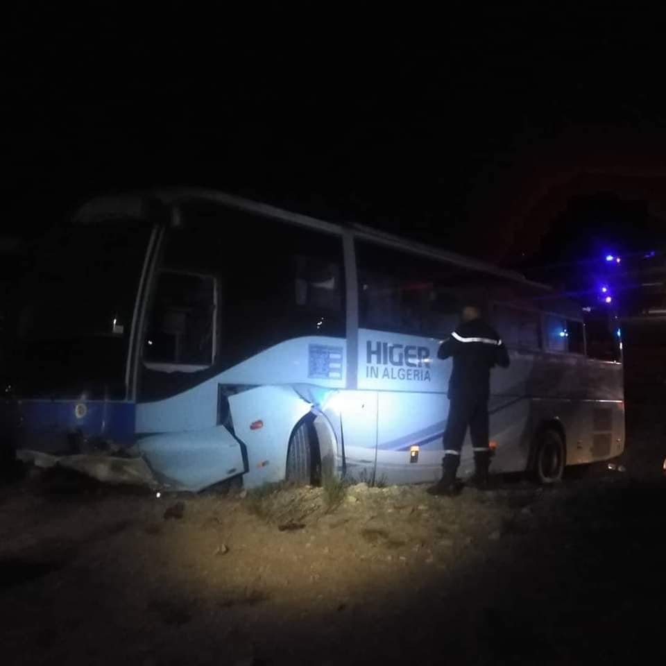 TSA Algérie on Twitter: "PHOTOS. Un mort et 10 blessés dans une collision entre un bus et une ...