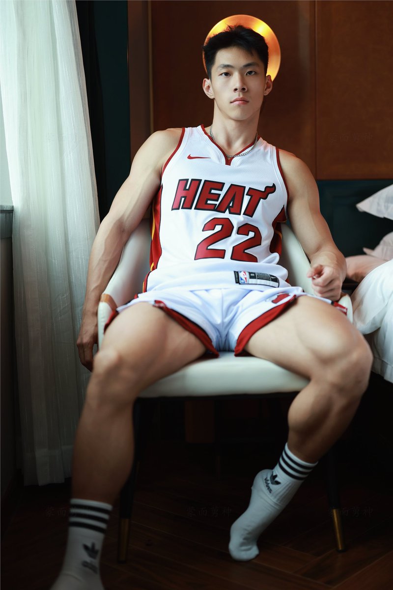 蒙面莮神 on Twitter: "No.109 男大，19 ，私信获取完整版。 高清、原图、性感 这个简介够暴力吗？还不转发？"