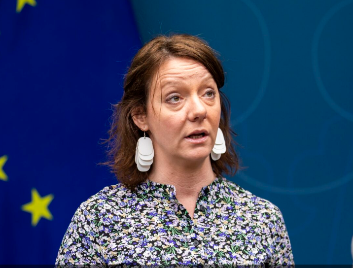 Thomas Siegfried on Twitter: "Avci (L): Måste kunna prata med alla partier https://msn.com/sv-se ...