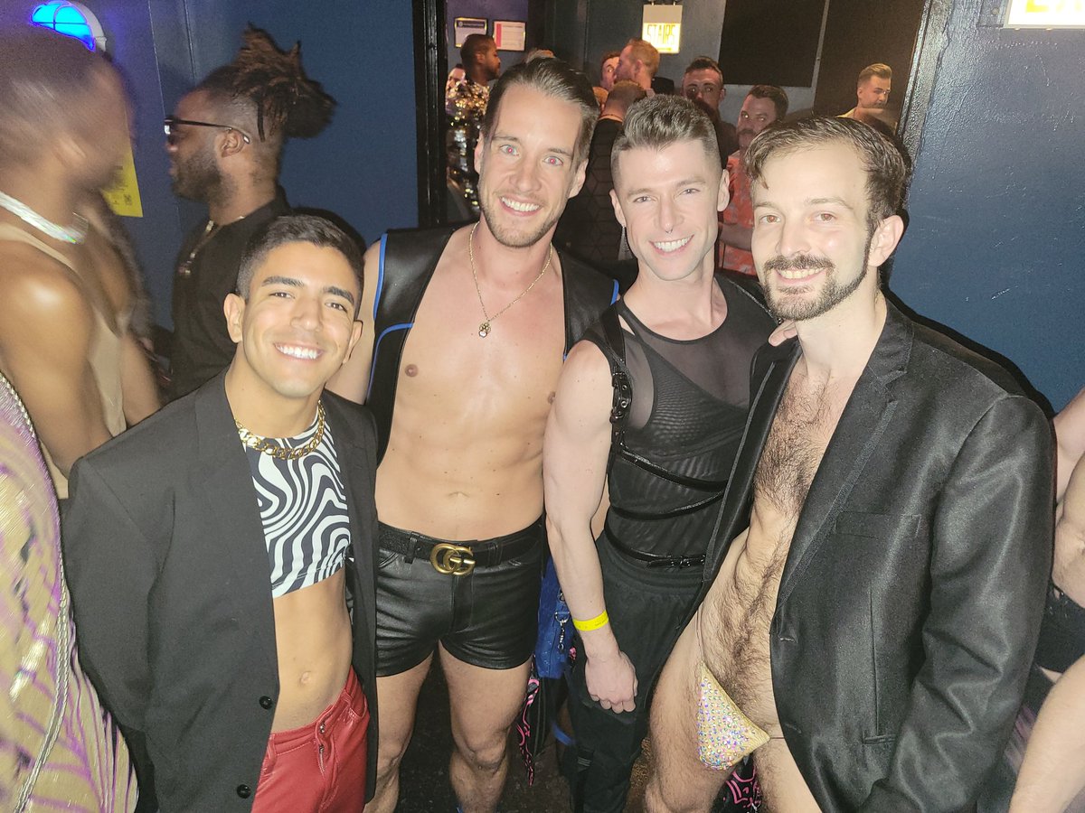 Mark Blue XXX on Twitter: "RT @Origamigui: @Grabbys Awards: it's giving FASHION!!! @AdamSnowXXX ...