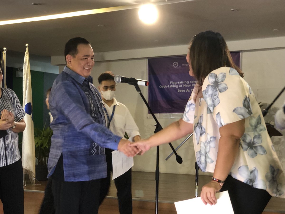 Abs Cbn News On Twitter Look Tingnan Opisyal Nang Nanumpa Bilang