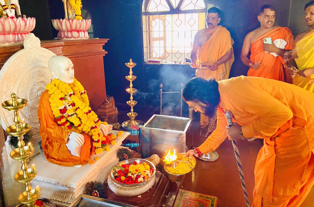 Sadguru Brahmeshanand Acharya Swamiji on Twitter: "Offered prayers at Sadguru Sadanandacharya ...