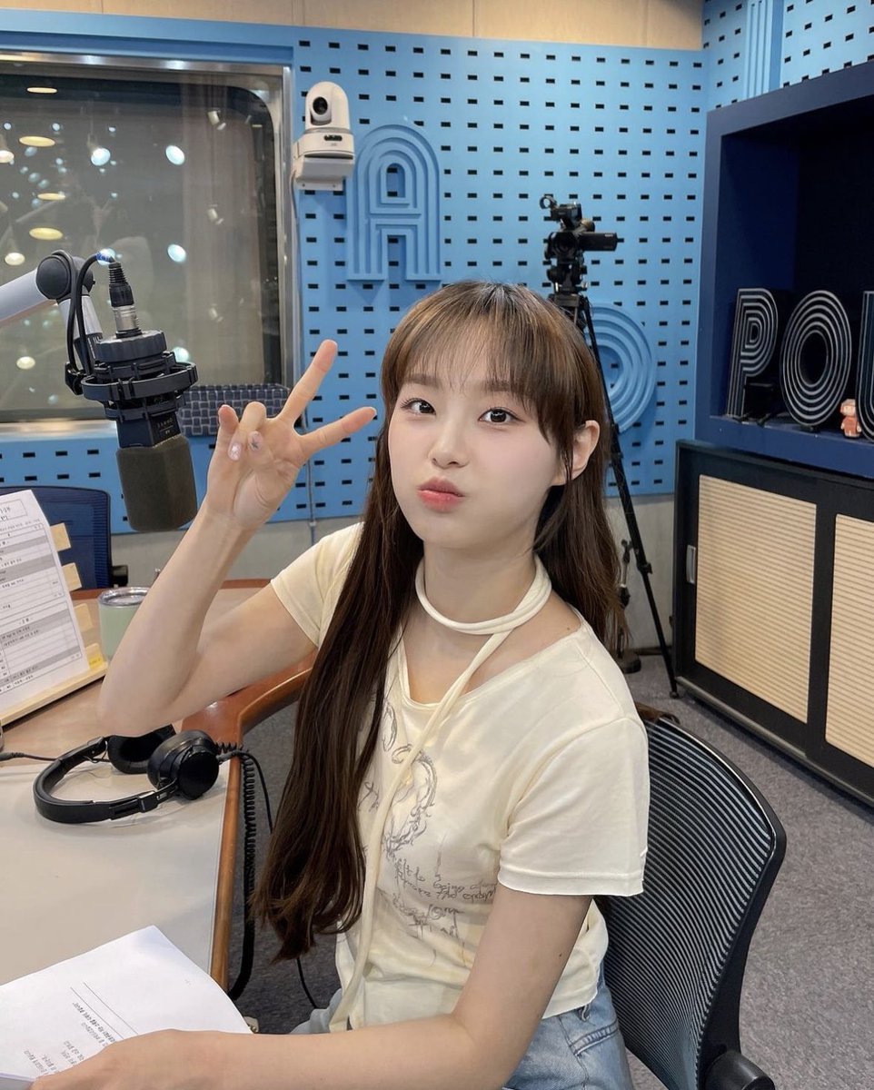 LOONA Press 🌱🗞 on Twitter: "[IG] 230529 #Chuu on sbsyoungstreet Instagram update 🔗https ...