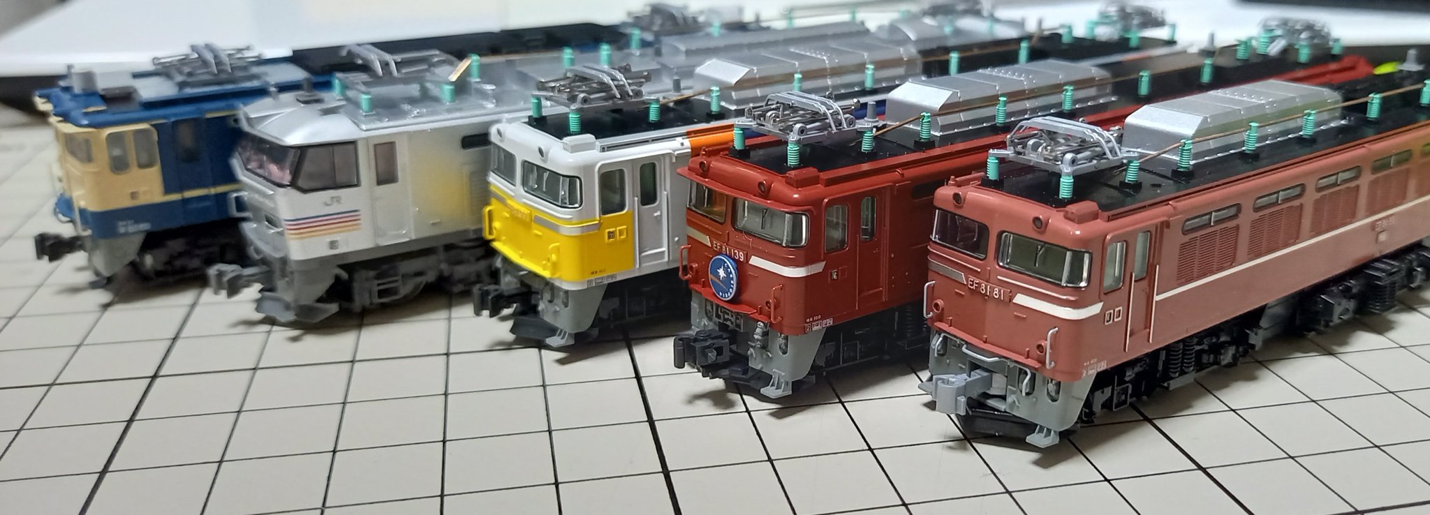 ハマ鐵 on Twitter: "保有している釜の一部(旅客機)に世田谷車輌センターさんの区名札インレタを転写し、ぷちアップグレード。 EF81-81と139は尾久車両センターを表す「尾」を ...