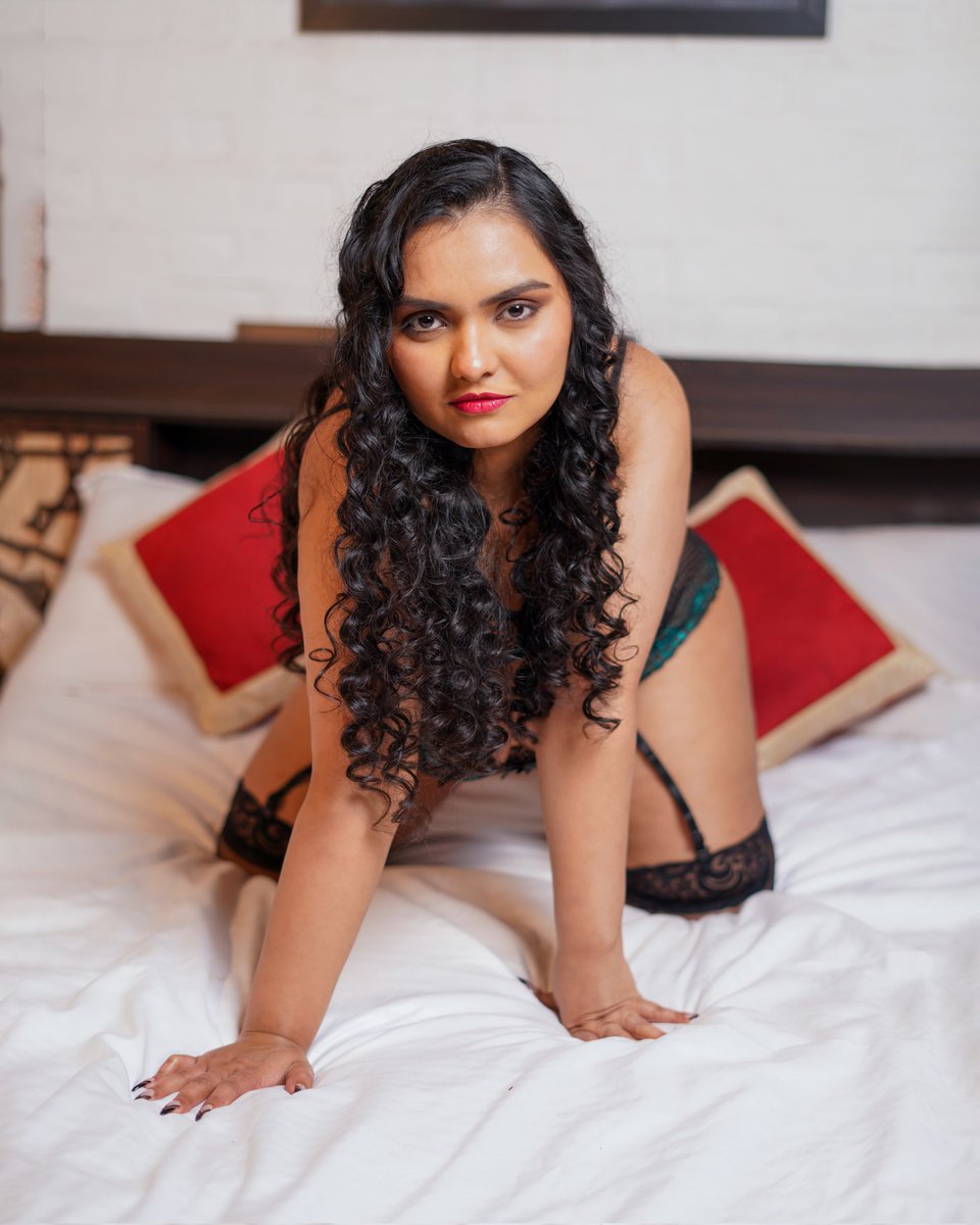 Srishti Banerjee on Twitter: "Some lingeries are meant to make you go down on your knees....😈 ...