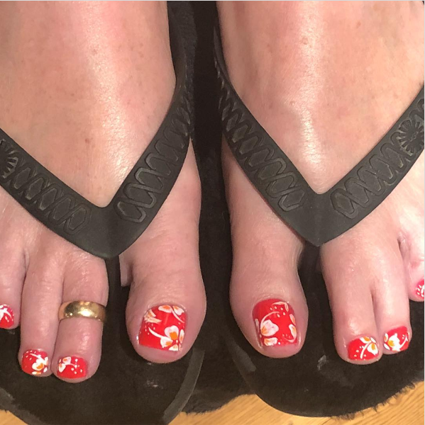Hawaiian Toe Nail Art