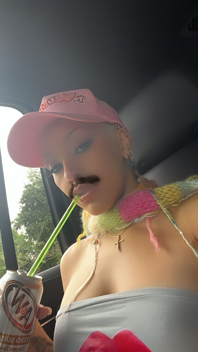 Doja Cat Brasil (fã-clube) on Twitter: "Ela está dando tantos sinais! Novas selfies de Doja Cat ...