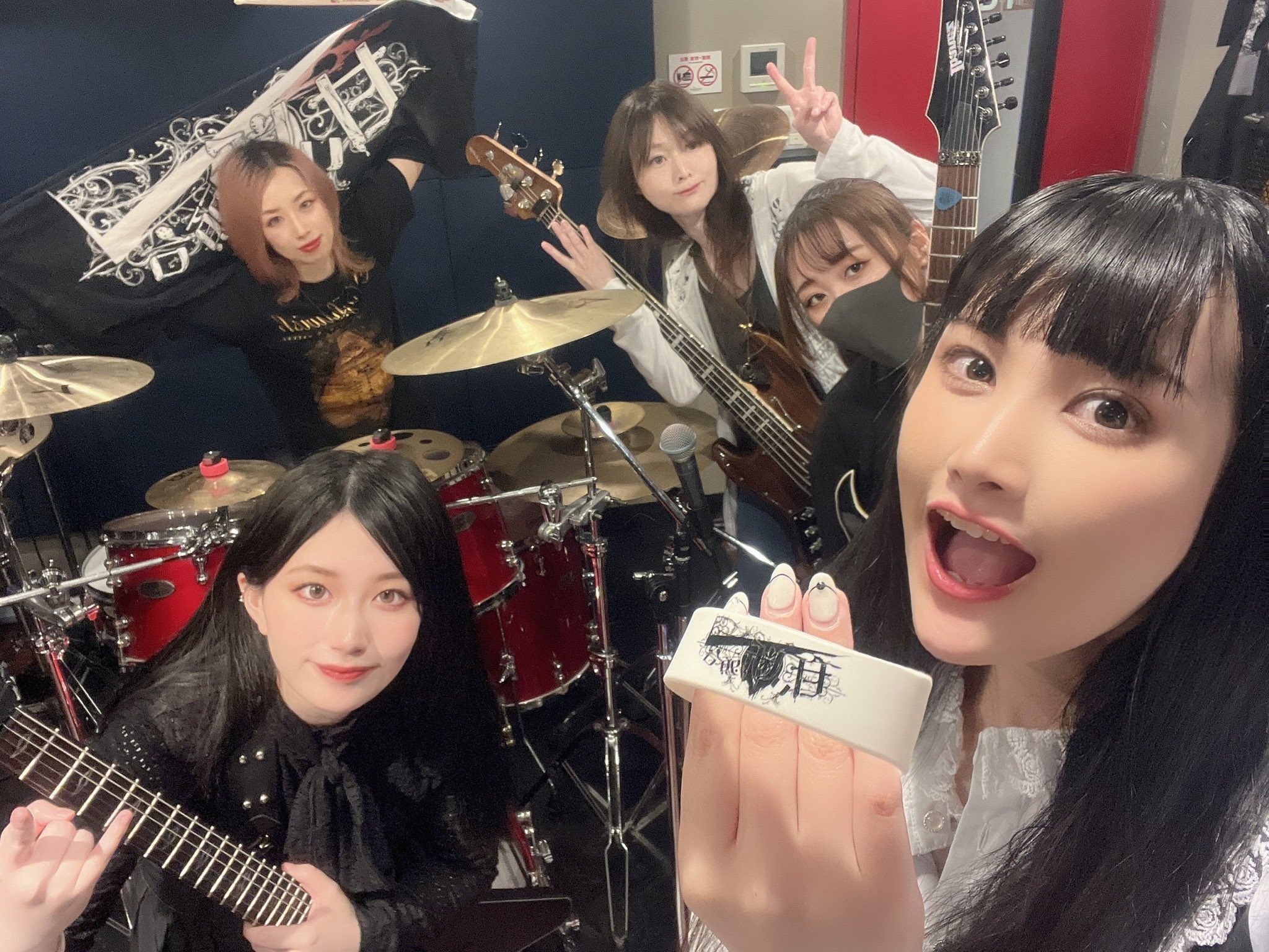 Yuria on Twitter: "おはようございます🌞 始動ライブまであと4日…！ 甘断のみんなとサポートのHiToMiちゃんと演奏するのが本当に楽しみ₍ᐢ⸝⸝› ̫ ‹⸝⸝ᐢ₎ という ...