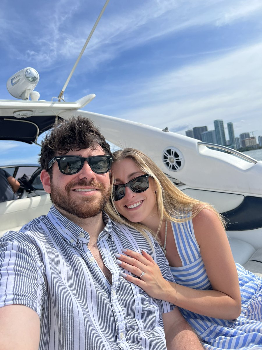 Moxsy on Twitter: "Big life update 💍"