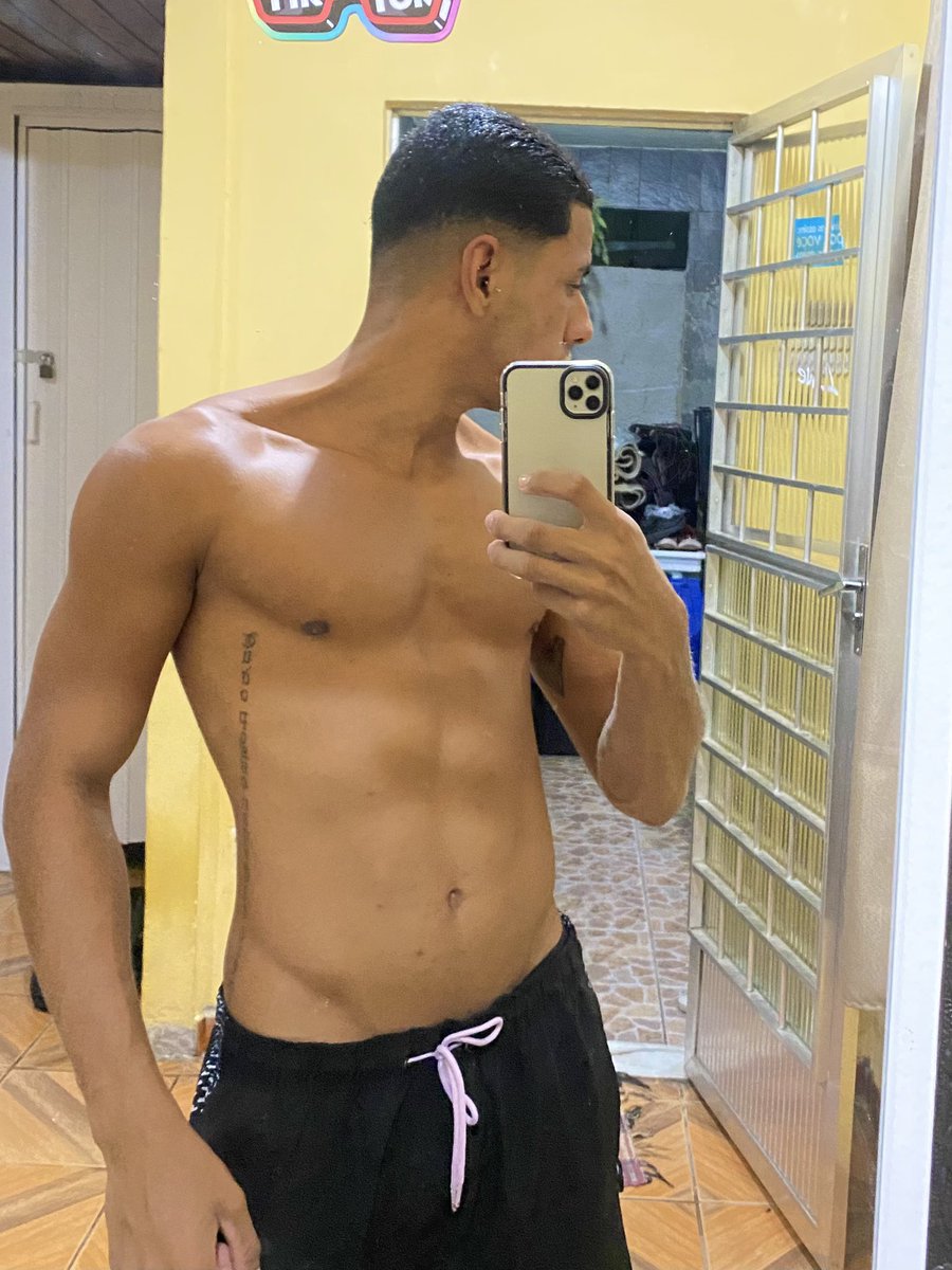 BR 😜 on Twitter: "um gostoso 😋"