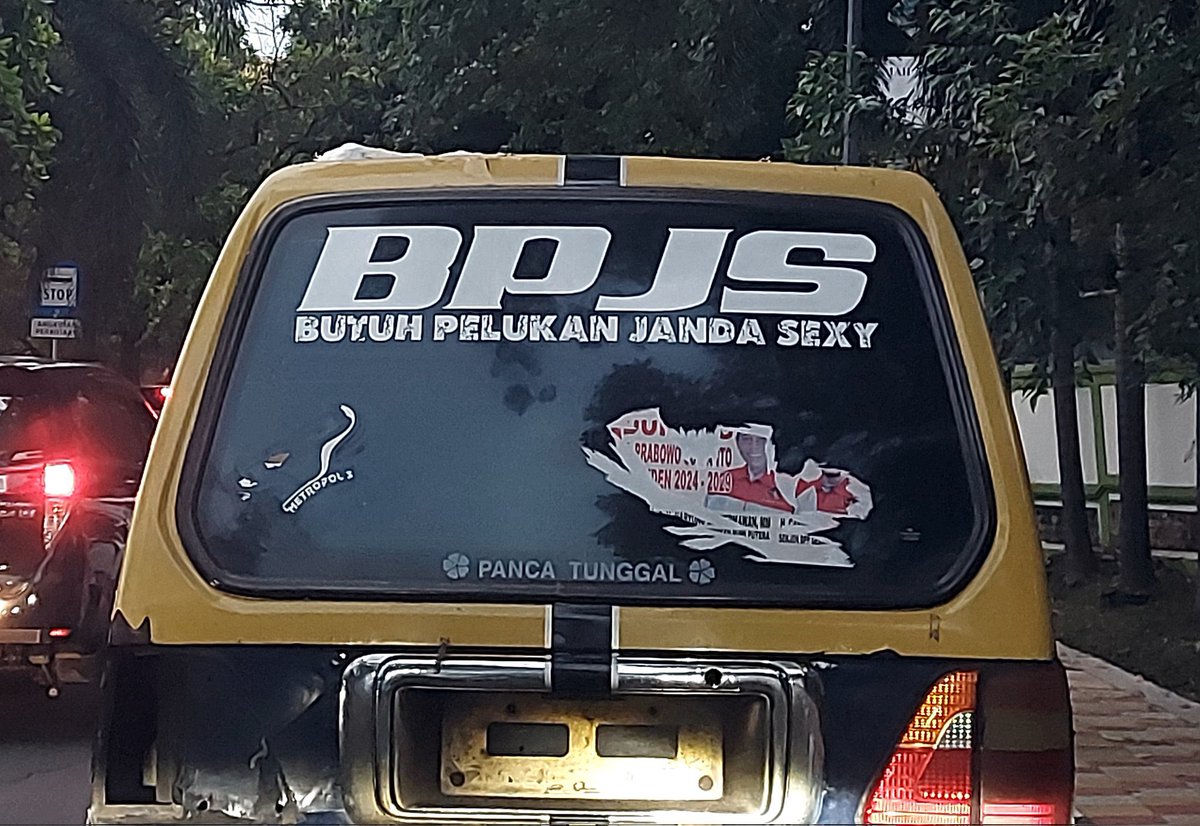 yer ☆彡 on Twitter: "bro gw capek dikroyok tugas kampus sm praktikum ;___; boleh gasih gw ngumpul ...