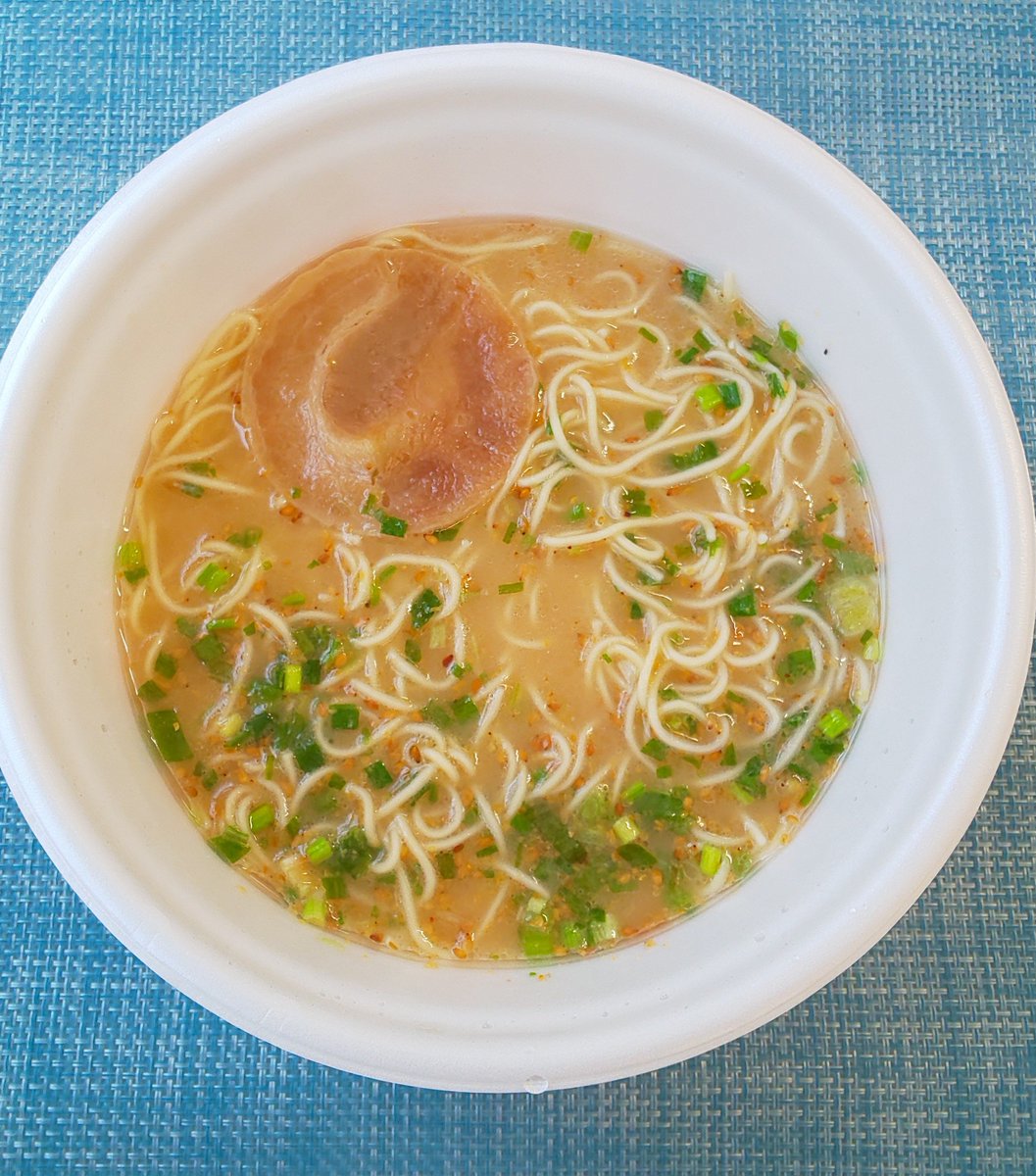 青木悠真@ユアチンポ・ホメタゲル On Twitter 今日のラーメンはニュータッチの凄麺 熟炊き博多とんこつ! スープはスッキリタイプのクリアな豚骨で麺もスルッと食べられる上品な美味しい