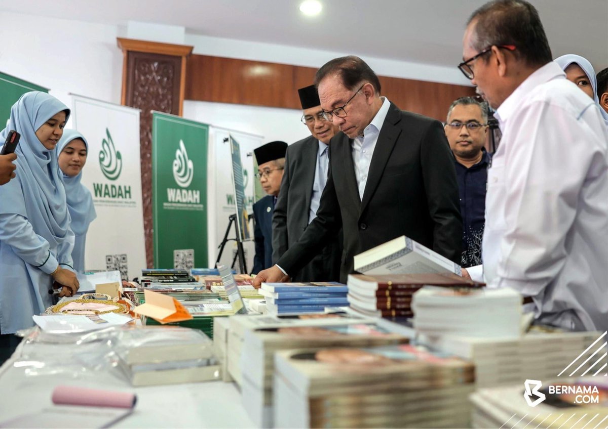 BERNAMA TV 🇲🇾 on Twitter: "Perdana Menteri Datuk Seri @anwaribrahim melawat tapak pameran pada ...