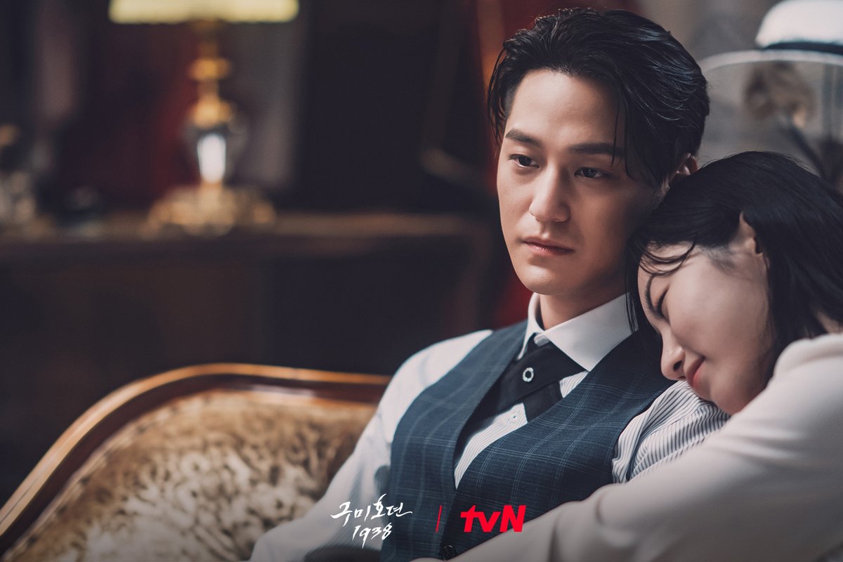 tvN drama on Twitter: "🦊 8화 비하인드 스틸📸 이연의 손은 눈보다 빠르다🎴 독각귀로부터 동생 이랑을 지킨 이연! 각자의 자리에서 열심히 고군분투 중인 ...