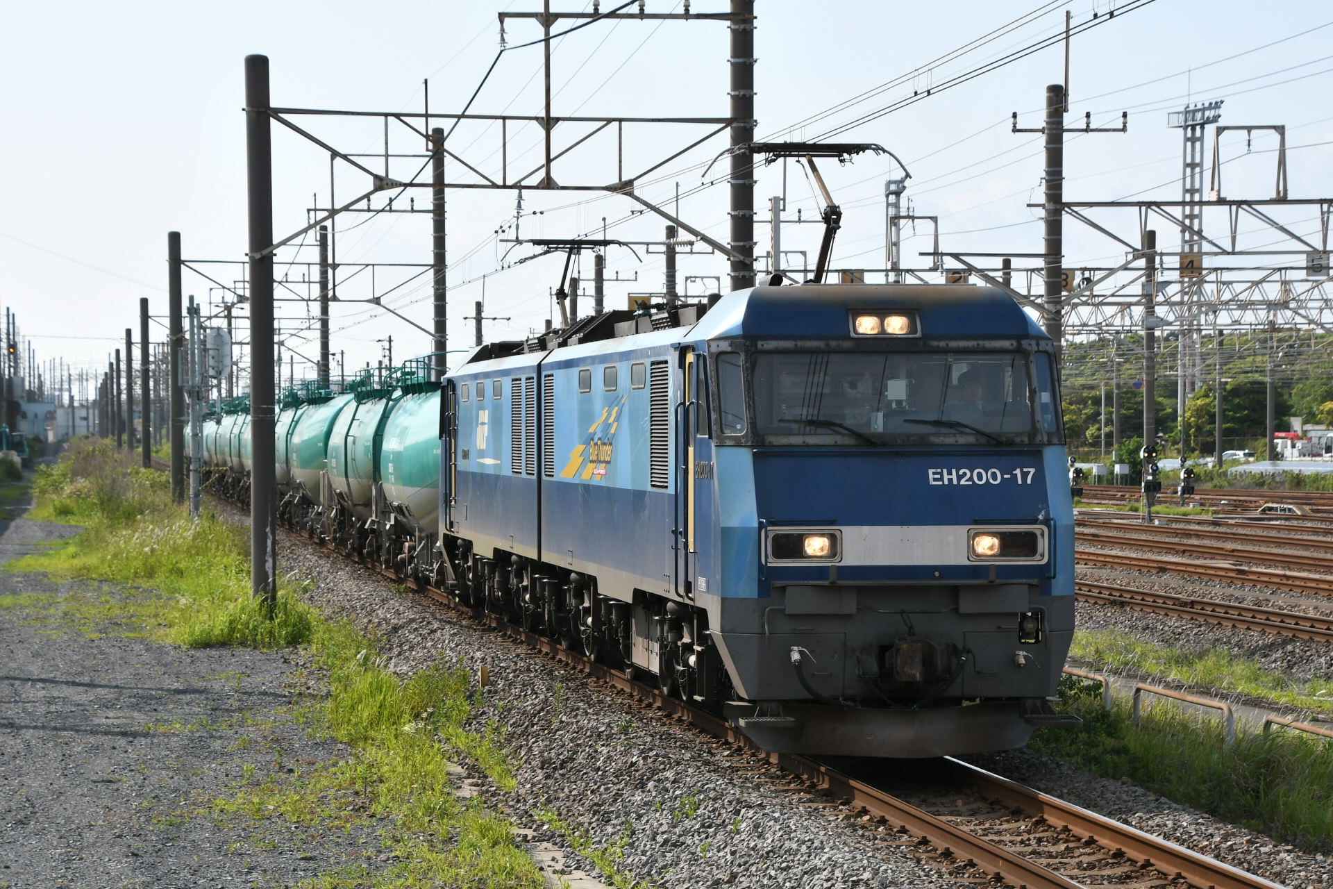 松昴 on Twitter: "2080ﾚ EH200-17+タキ10両 幕張豊砂 https://t.co/HF85Tgx6um" / Twitter