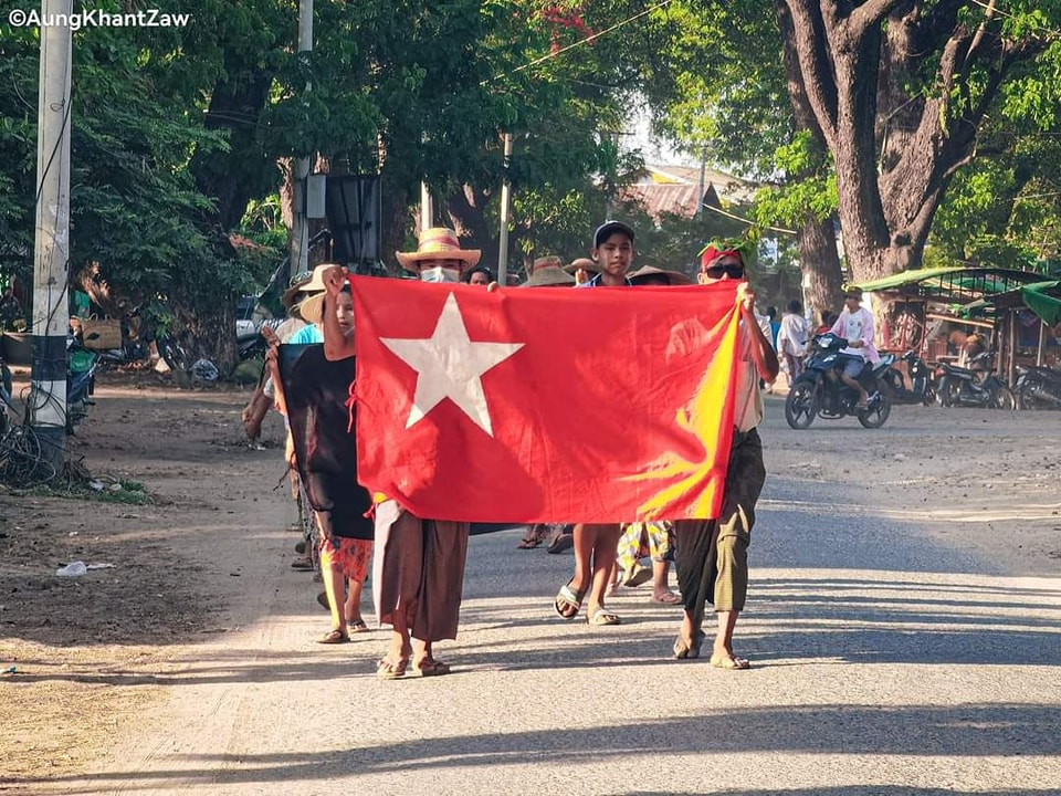 Khit Thit Media on Twitter: "ချင်းတွင်းမြစ် သပိတ် စစ်ကြောင်းက စစ်အာဏာရှင် အမြစ်ပြတ် ချေမှုန်းရေး ...