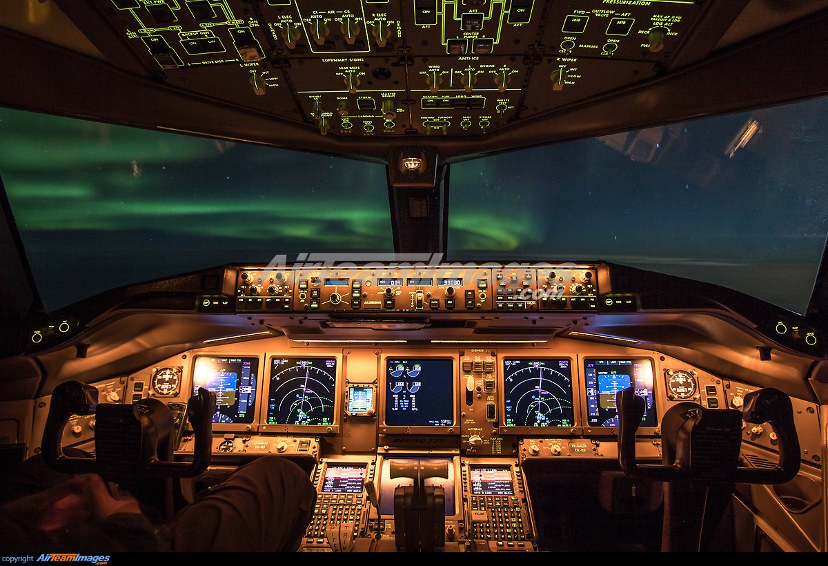 Boeing 777 Cockpit Night