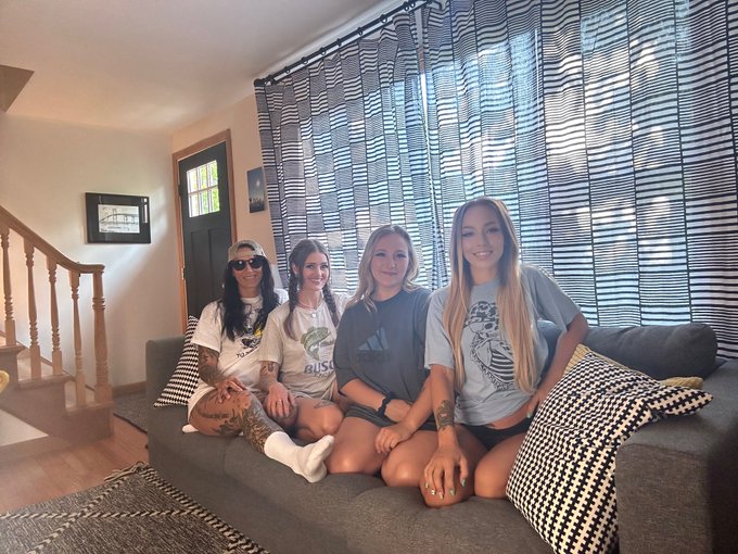 TW Pornstars - Riley Roscato. Fotos y vídeos de Twitter.