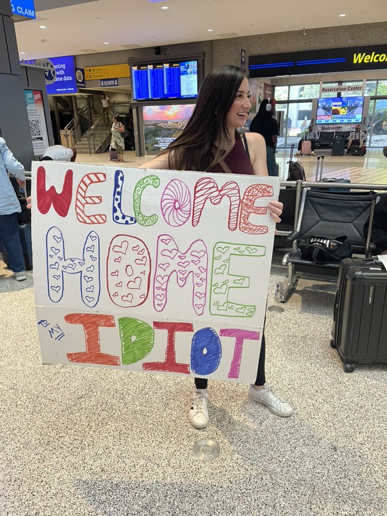 not rachel wolfson on Twitter: "obsessed with this woman’s airport sign"