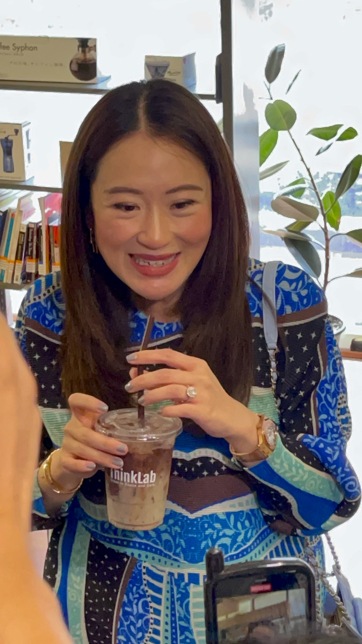 weeranan on Twitter: "'แพทองธาร' มาถึงทำการพรรค #เพื่อไทย แล้ว แต่ไม่ได้ร่วมประชุมวง 8 พรรคร่วม ...