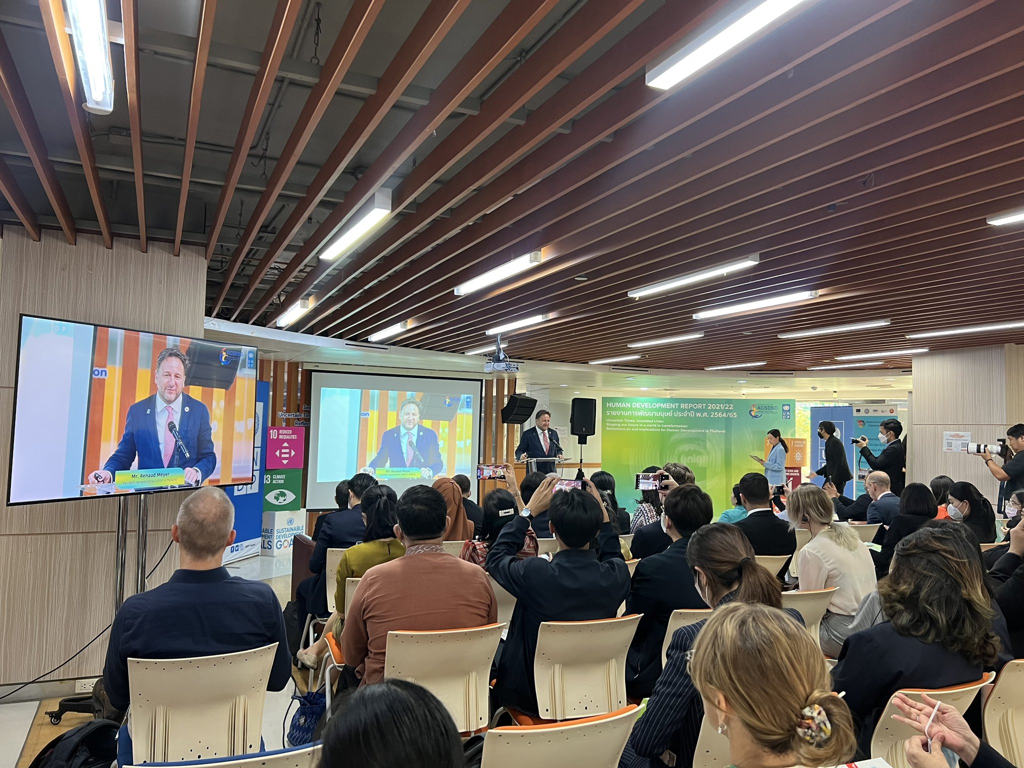 UNDP Thailand on Twitter: "🔴Happening NOW: Delved into @UNDP ’s @HDRUNDP Report 2021/22 ...