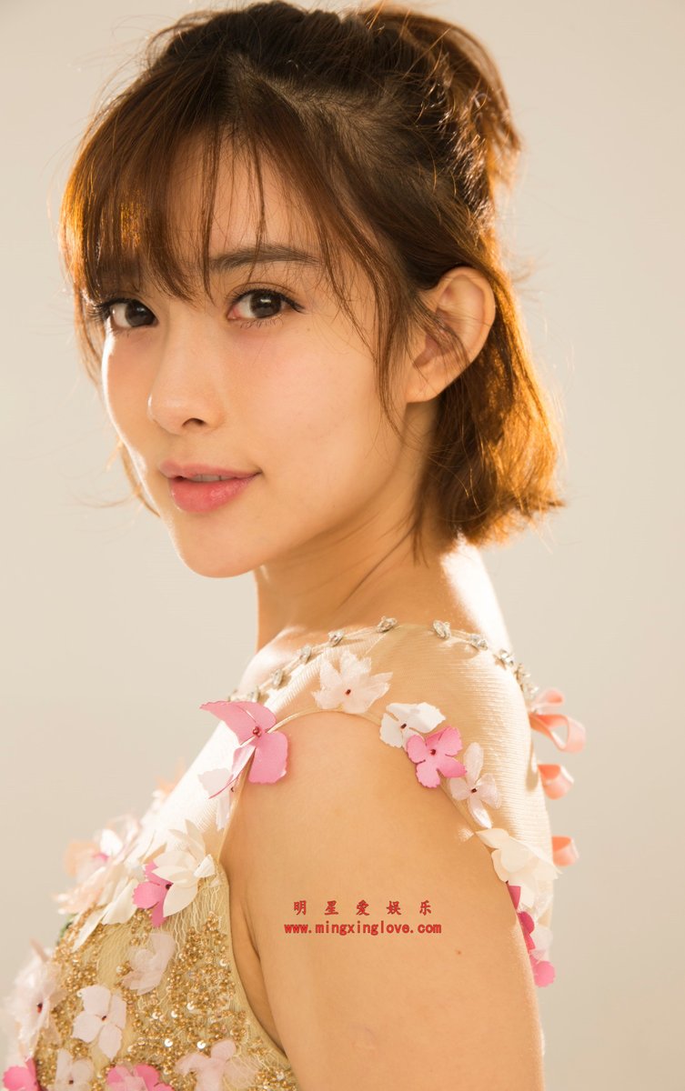 mingxinglove on Twitter: "#孟子义 拍摄某写真花絮照片，大尺度透明花裙，放大可看清肌肤纹理，高清4K分辨率原图无修 #生图 下载 https ...