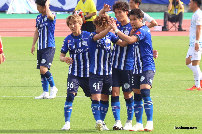 天童市の観光ガイド On Twitter モンテディオ山形×ブラウブリッツ秋田 モンテディオ写真部 奥羽本戦 試合終了のホイッスルで勝利を喜び合うdf陣6月3日土の清水